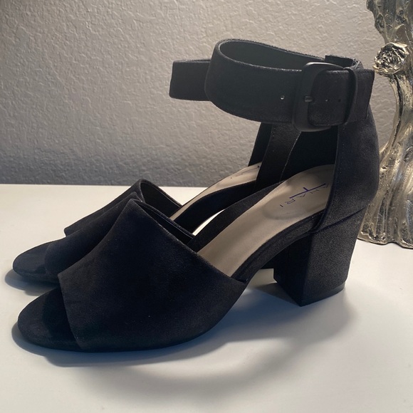 Tahari | Shoes | Tahari Platform Heels | Poshmark